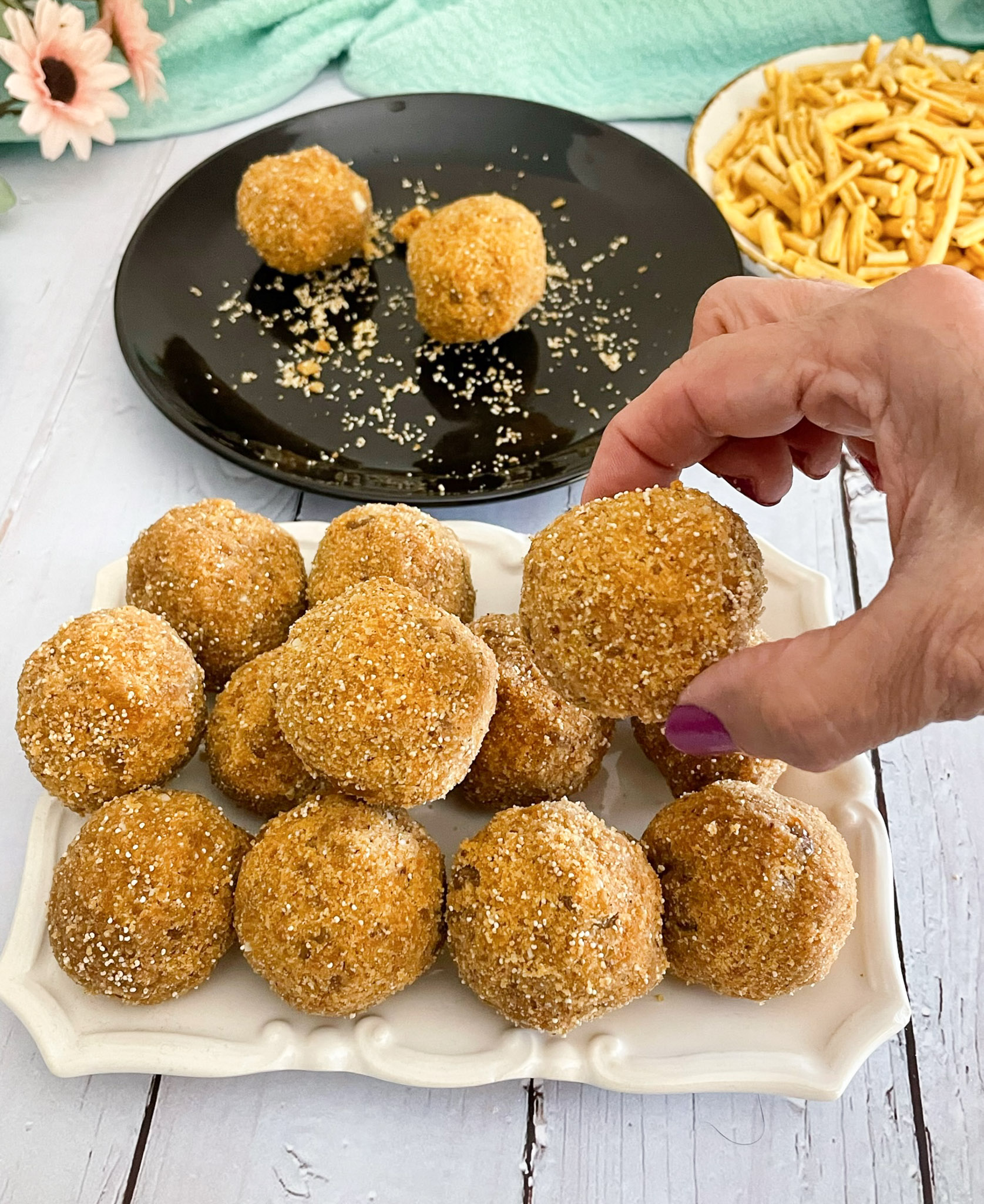 Churma Ladoo with Jaggery (step-by-step recipe)